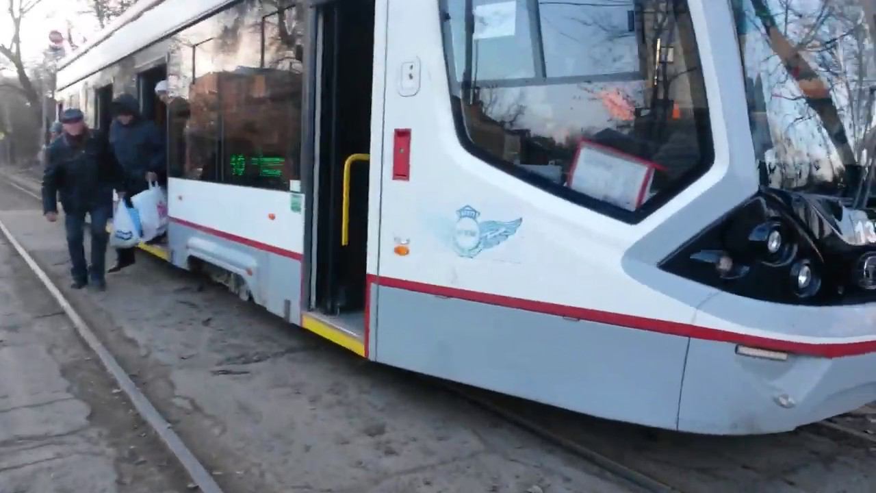 На 14-линии до сих пор не исправили левостороннее движение трамваев. Хотя прогресс есть