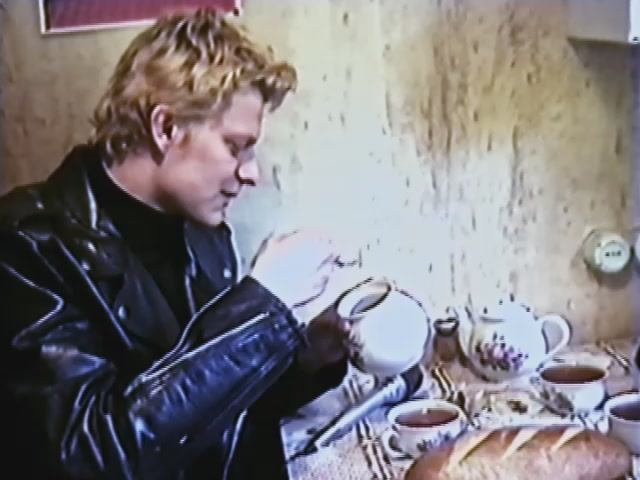 19940830 VHSrip Квартирник у Константина Пушкарёва. Часть 2. Интервью Валерия Отставных