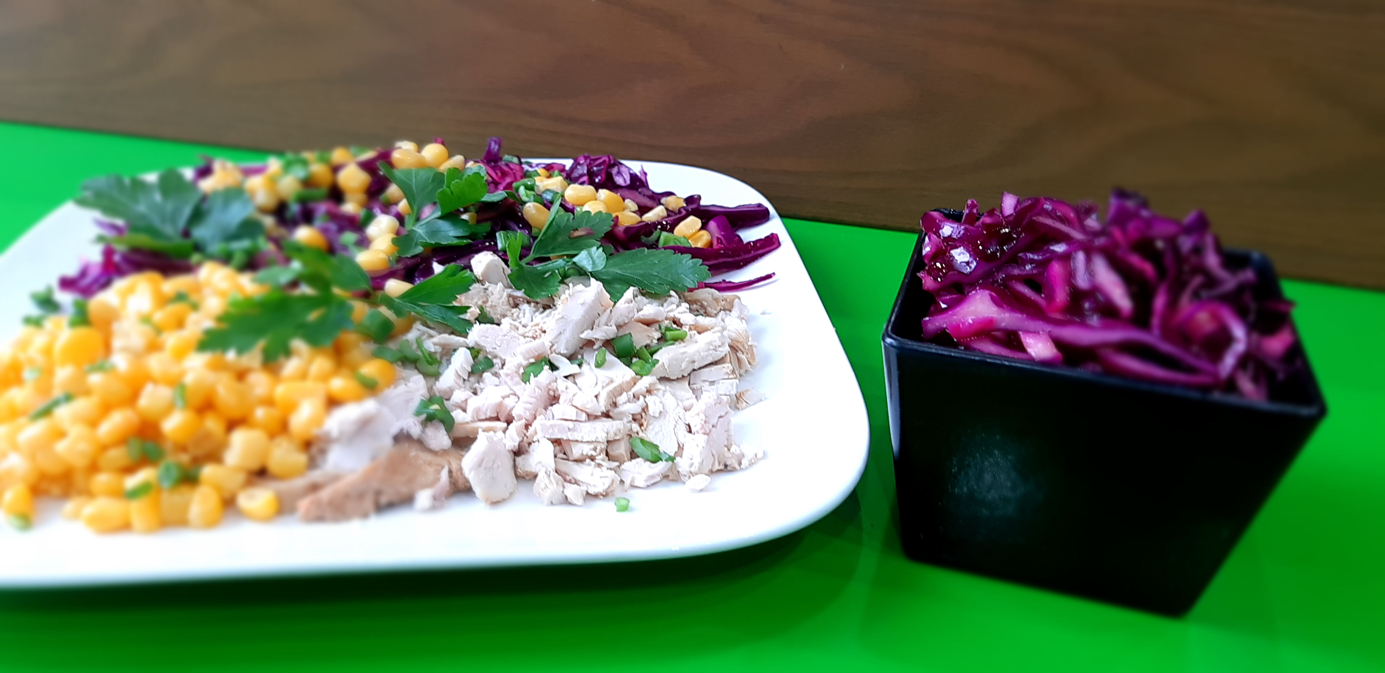 Закуска из кранокочанной капусты по - корейски + моментальный салат из трёх основных ингредиентов.