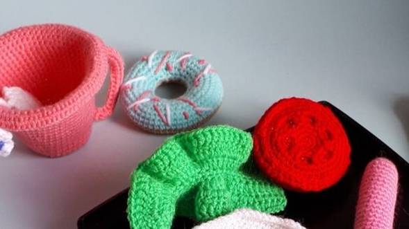 Как связать пончик крючком. Мастер класс пончик.