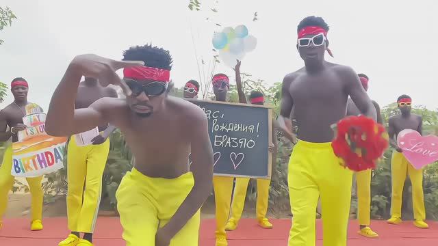 ПОЗДРАВЛЕНИЕ из АФРИКИ от команды Артисты.