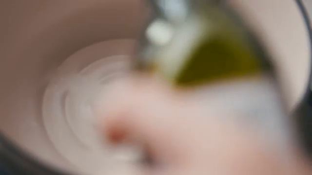 горячий завтрак в холодный день и кофе