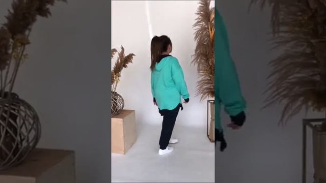 спортивные костюмы мода новинка платья костюмы красивая девушка музыка природа