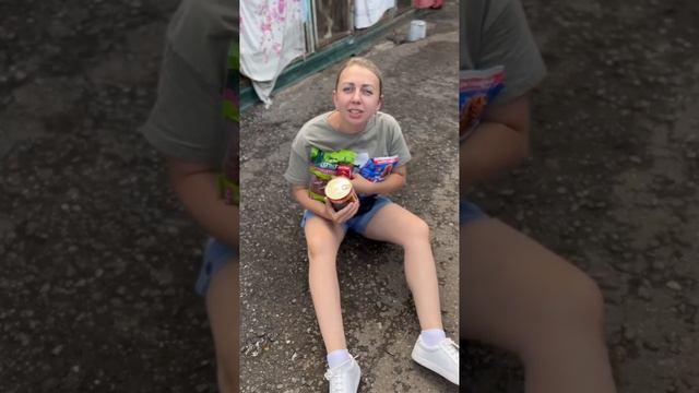 Нам всегда нужны консервы, лекарства и вкусняшки для собак