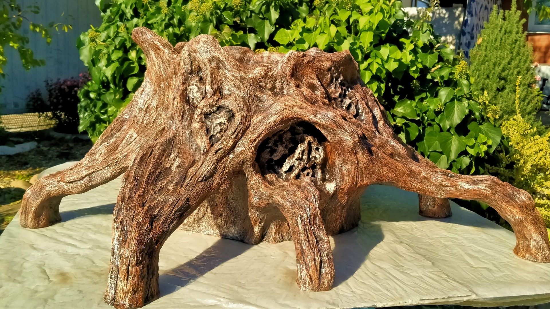 Вазон из цемента Пень-коряга своими руками.  Поделки из цемента