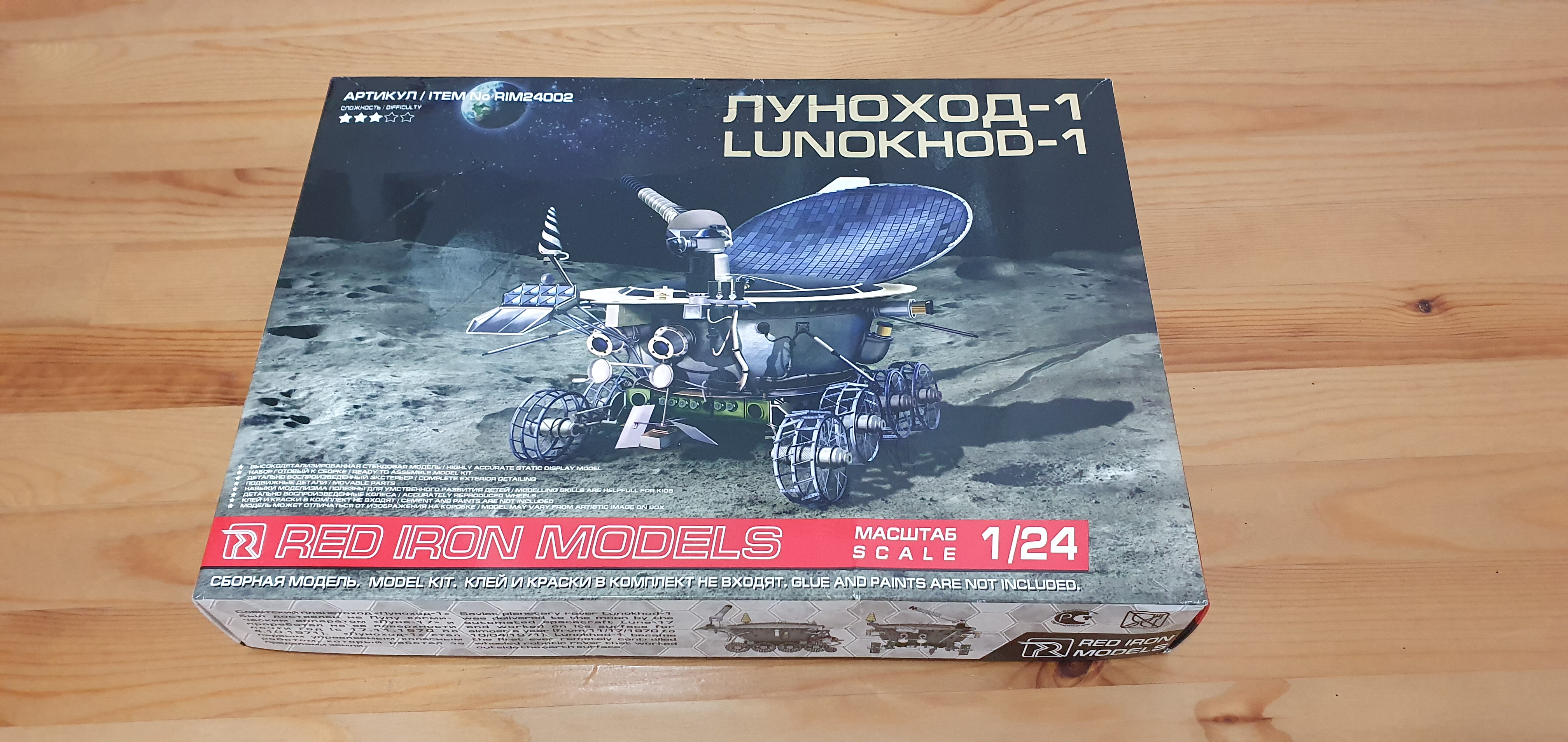 Сборная модель советского космического аппарата "ЛУНОХОД-1". RED IRON MODELS. 1/24. Обзор набора.