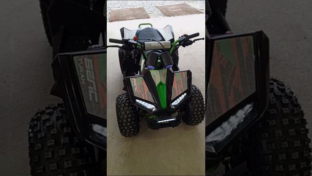 музыкальный квадр, динамики с проигрывателем с завода.