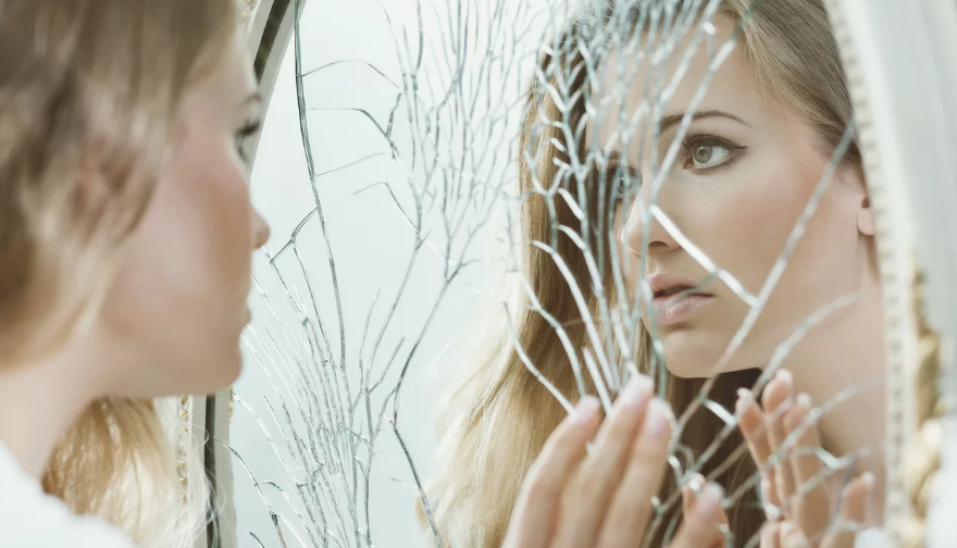 Ты знаешь, случаются в жизни страницы. Автор Игорь Садыков. Стихи о жизни.