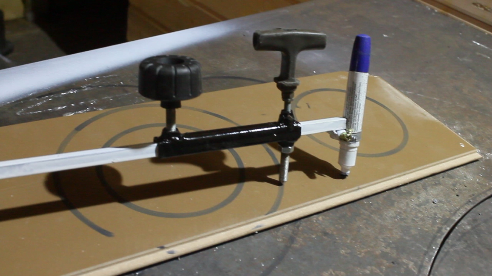 Полезный инструмент для мастерской.