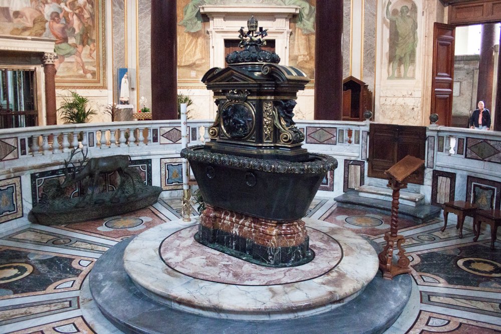 Сокровища Рима: Знаменитый Латеранский Баптистерий - Святой Иоанн у купели в Латеране,4 в н. э