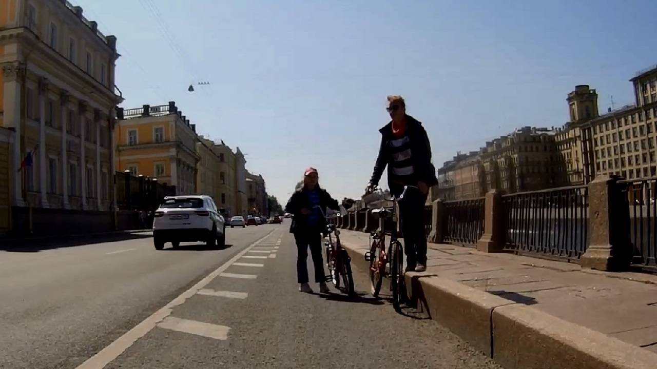 С детьми на велосипедах по дорогам