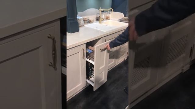 Кухонная тумба с выдвижной сеткой 30 см.mp4