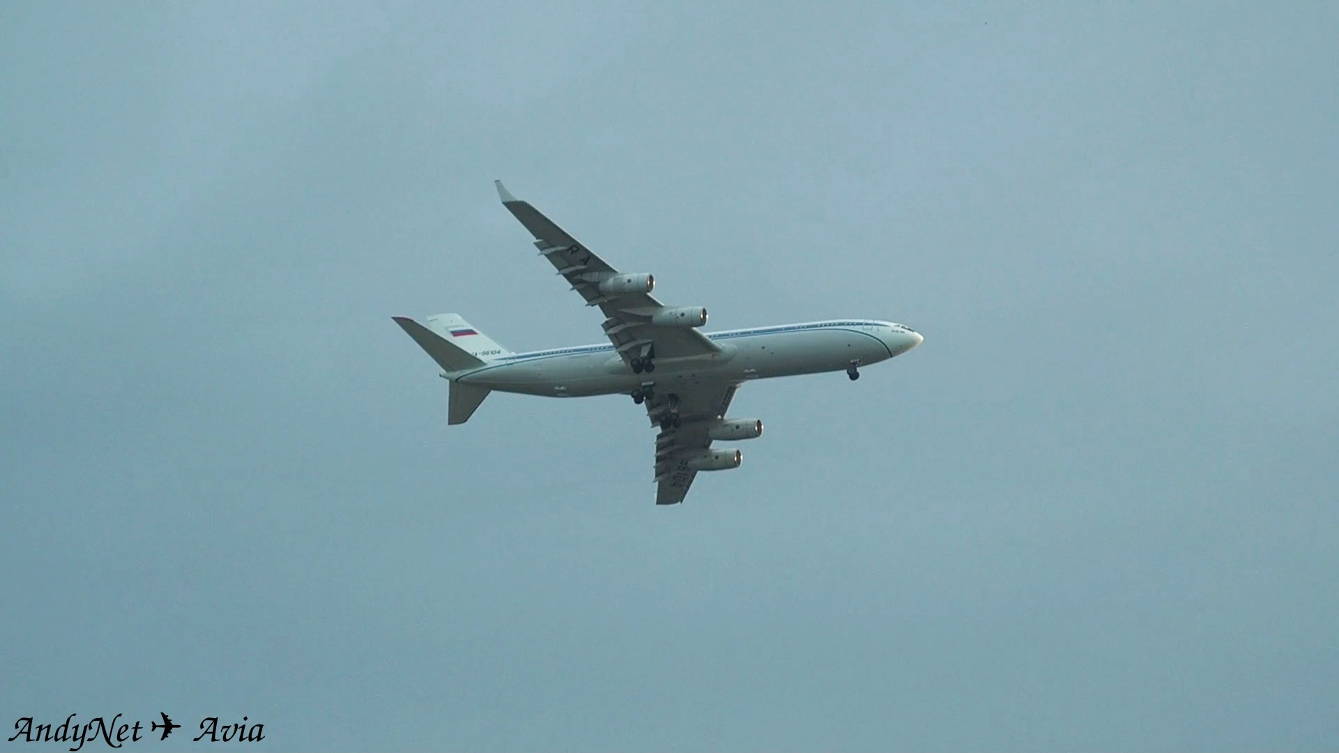 Воздушный пункт управления ИЛ-96-400ВПУ [RA-96104] трижды заходит на посадку во Внуково 30.05.2024