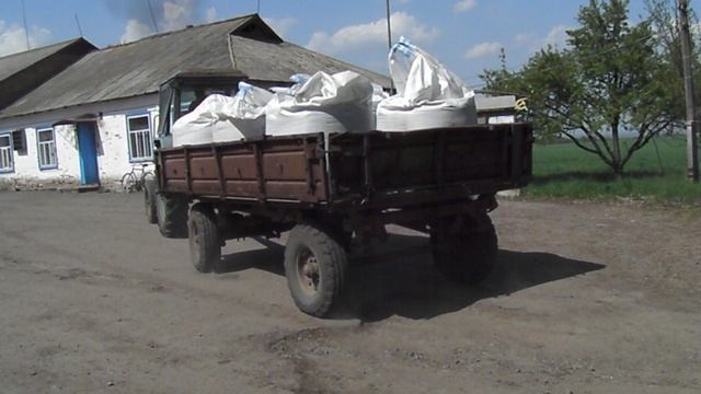 МТЗ-80 приехал на тракторную бригаду