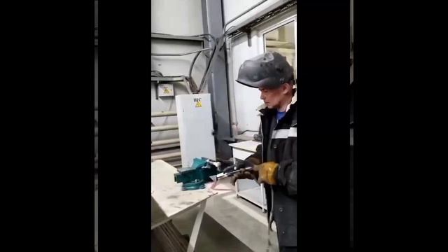 Мой папа- сварщик