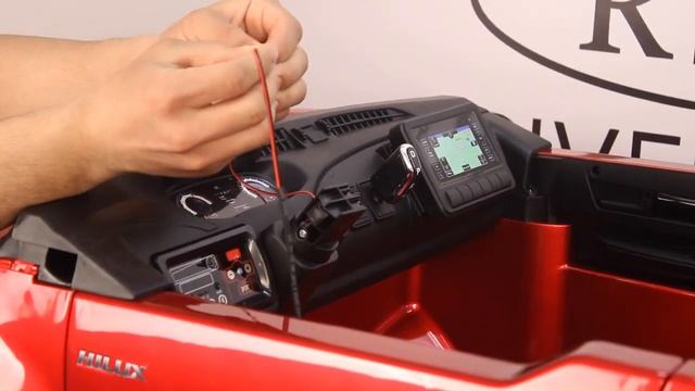 Детский электромобиль Toyota Hilux (DK HL850, RiverToys, сборка).mp4