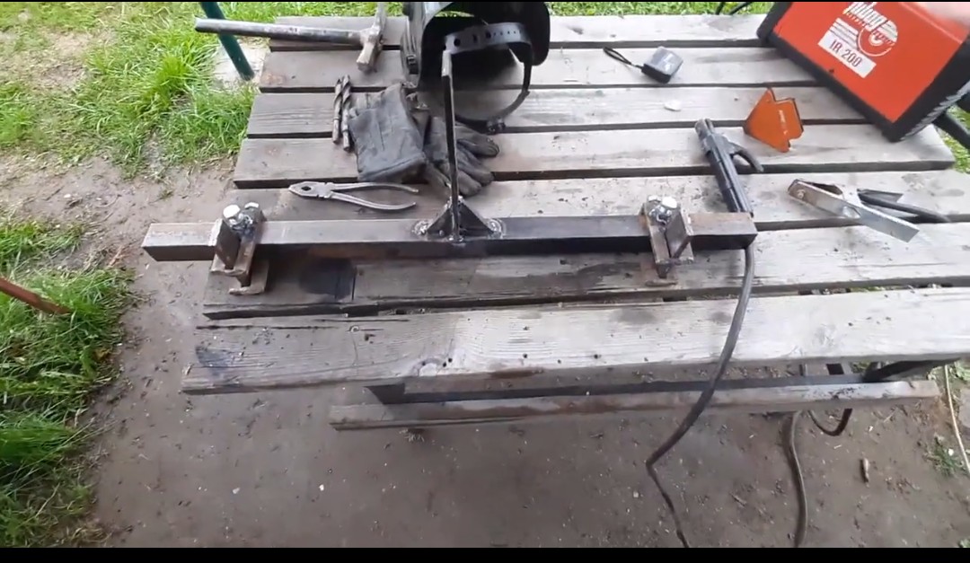 Как сделать раму или стойку для двойного окучника