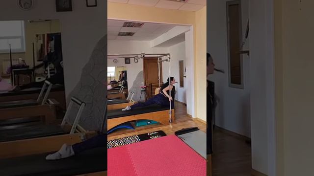 Растяжка на шпагат в студии Реал Пилатес. Донецк