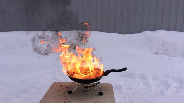 Огнетушитель аэрозольный - тушение масла в сковороде
