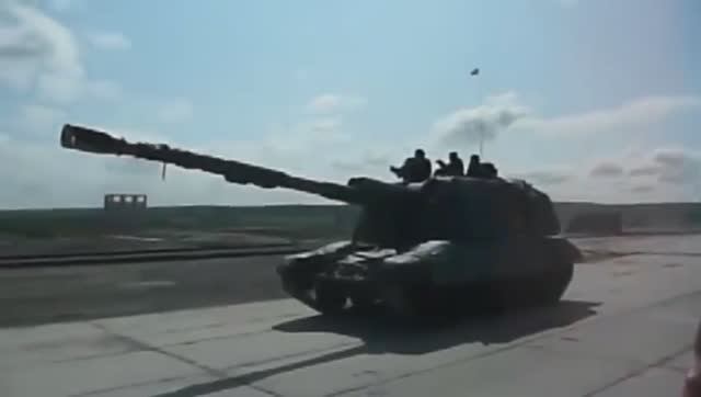 Russian Expo Arms 2009 Парад боевых машин 1.