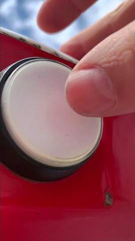 На силомере боксер Rocky Boxer не спускается груша.