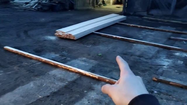 львовский погрузчик перевозит пачки(1).mp4