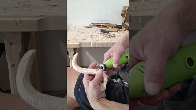 деревянная змея из липы