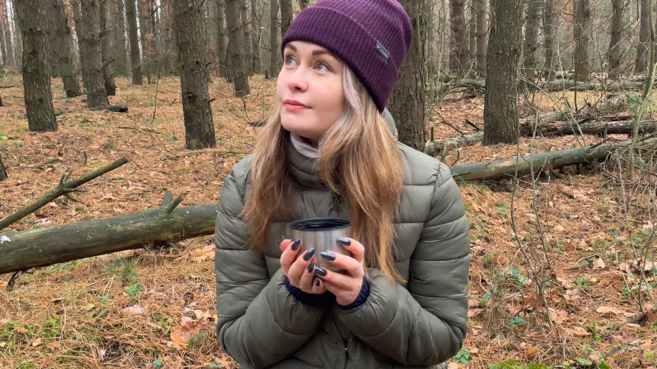 Куриные шашлычки и бургеры на костре | Одиночный пикник в сосновом лесу | 4K relax