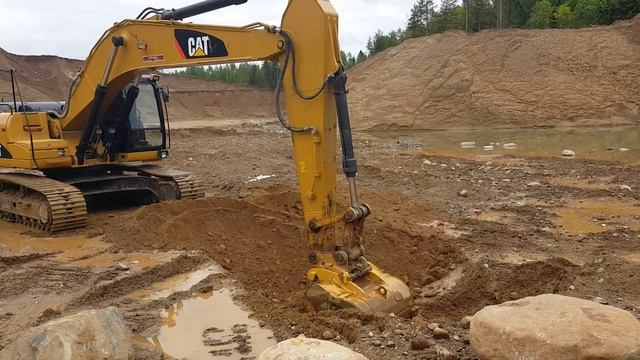 Sumitomo_SH330LC_contr_CAT329DL_CAT.mp4