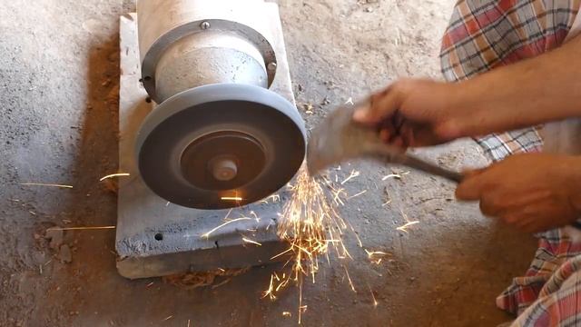 Изготовление топора из металла.