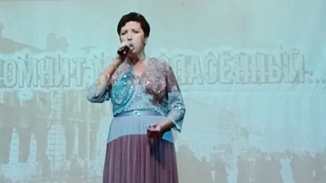 За того парня - исполняет Елена Коржавина.