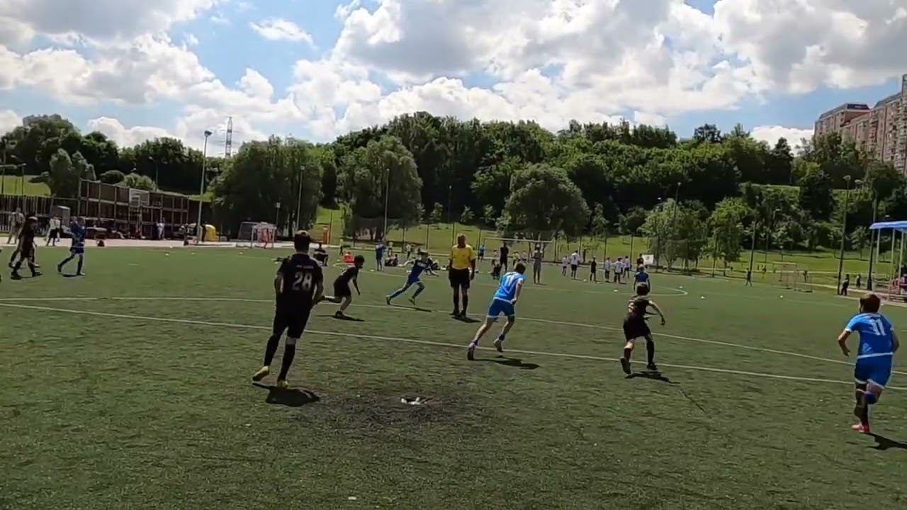 Сквозной пас через всё поле