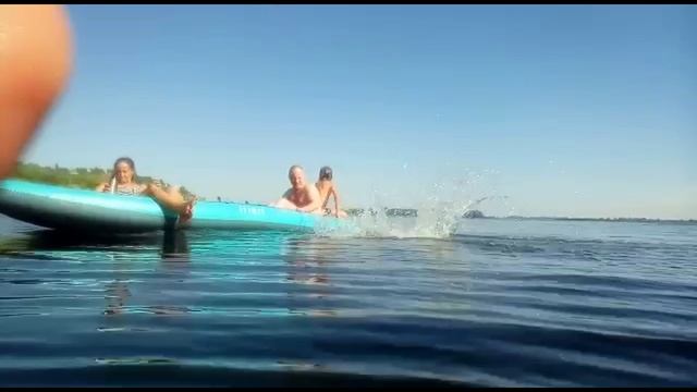 Лёня,Ира,Саава  и  Мирон на  ВОЛГЕ  август  2022.mp4