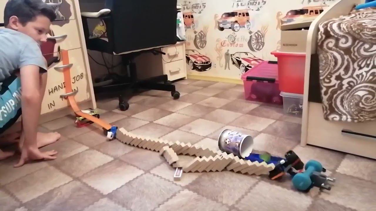 Машина Голдберга. Дмитрий К  Машина Голдберга закидывает лего колесо в гараж