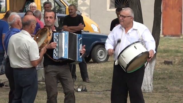 Сквозь века течет река