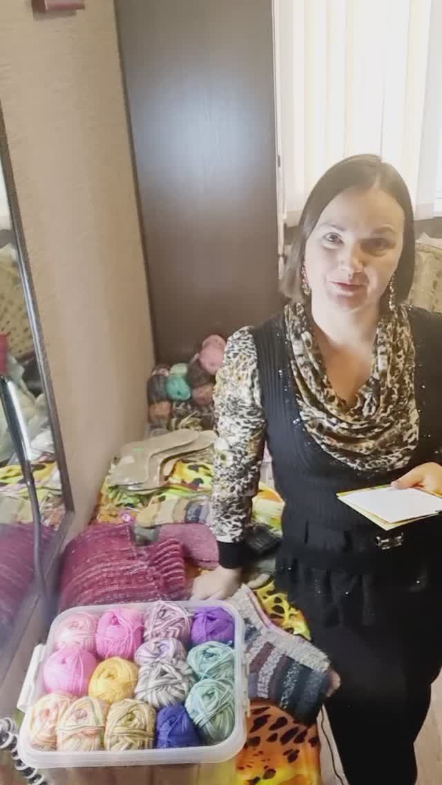 Октябрь. Готовые работы. Носочки.Пряжа.Блокаторы.