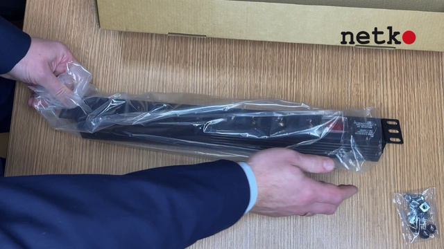 54769 Блок розеток 19", 16А, 8 розеток, без шнура, черный Netko "S" распаковка