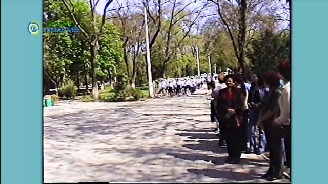 Смотр строя и песни на День победы в школе №2 г.Джанкоя. 2003.mp4