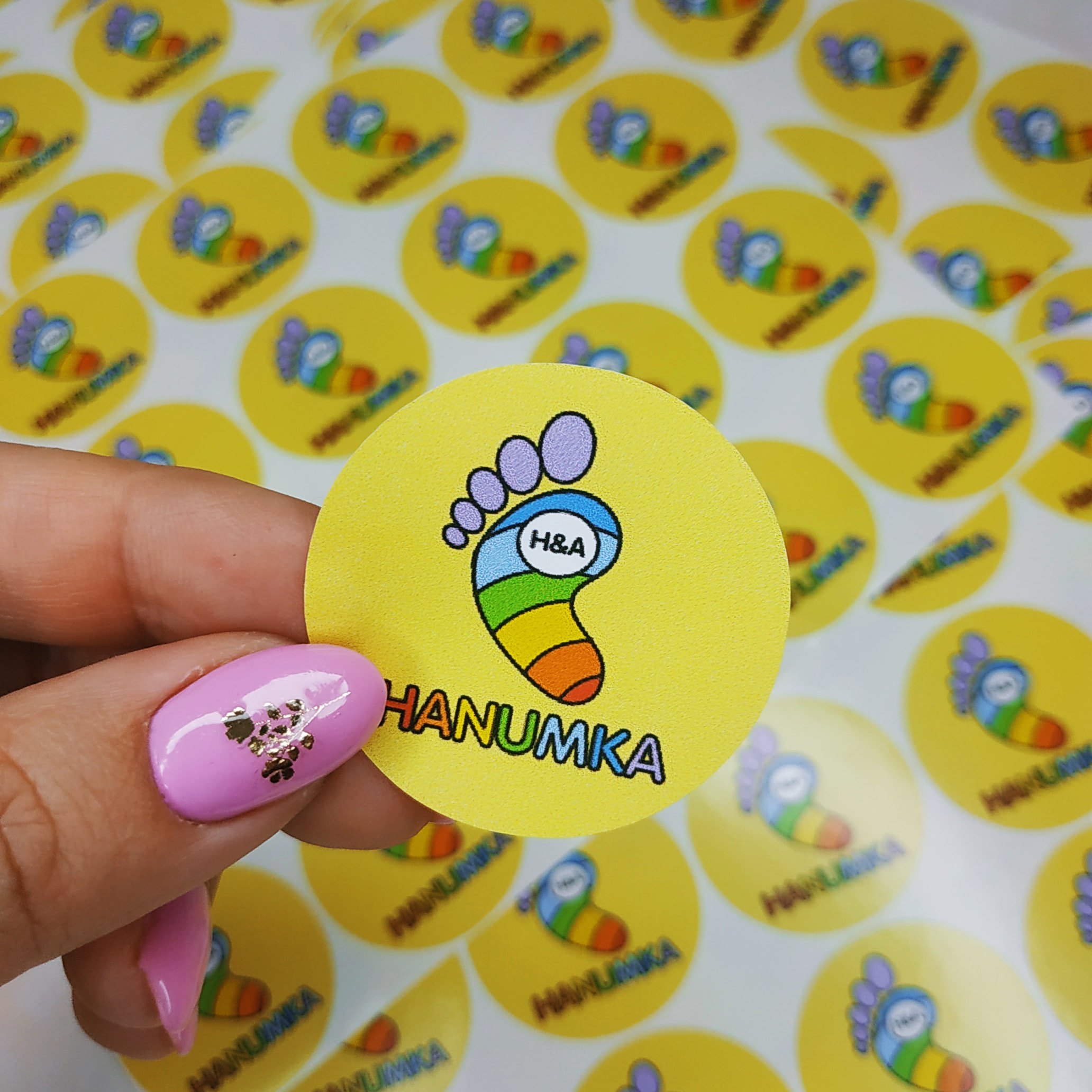 Наклейки с логотипом с доставкой на заказ