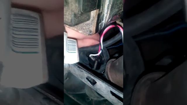 Меняем лампочки ближнего света на Сандеро Логан