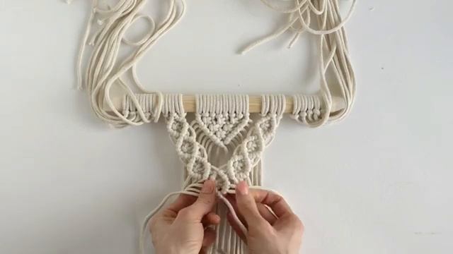 Как сплести панно в технике макраме для начинающих  панно из шнура  декоративное панно_[360p].mp4