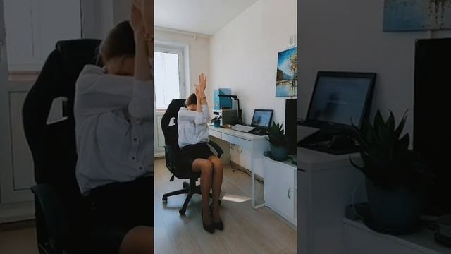 Йога в офисе. 5 мин. для снятия напряжения в спине