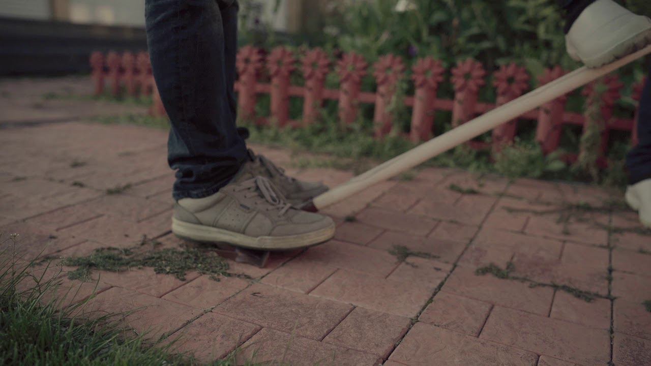 Проверка садовых граблей Альт-Пласт на прочность