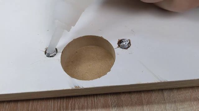 Что делать если сломалась петля на фасаде лдсп. Интересный способ, Лайфхак.