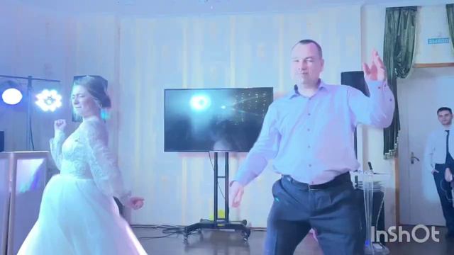 танец отца и дочери на свадьбе