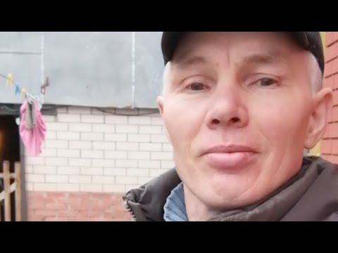 Бычку два месяца. Научился играть.