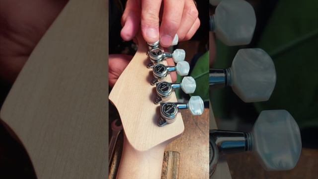 Поставил локовые колки 6 в линию на гитару Inspector