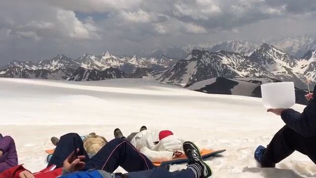 Мы на Эльбрусе.