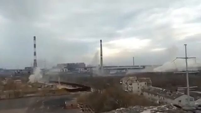 Маруиполь. Кадры новых ударов по позициям противника на территории "Азовстали".