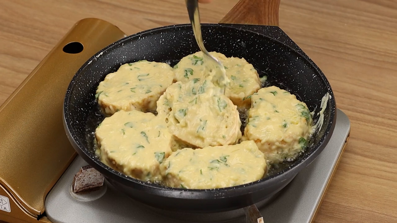 Сырные гренки для завтрака. Жареный хлеб